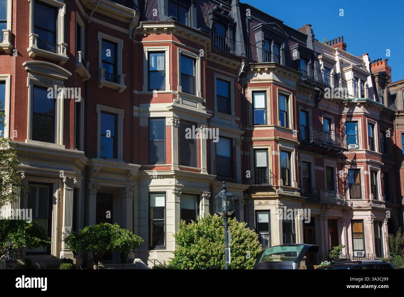 The Historical buildings in Commonwealth avenue, Back Bay, Boston ...