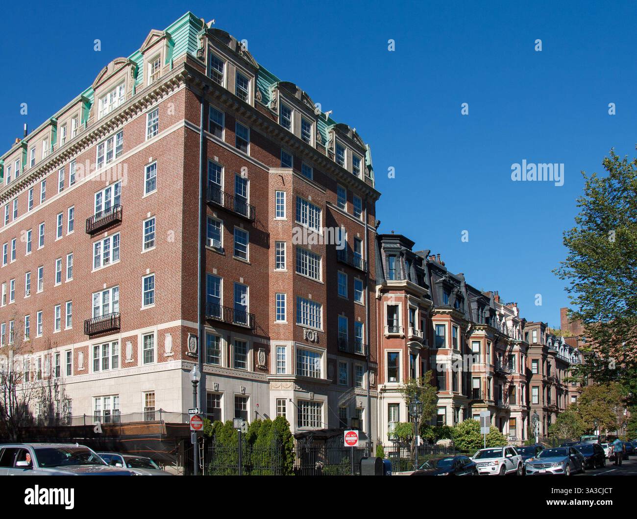 The Historical buildings in Commonwealth avenue, Back Bay, Boston ...