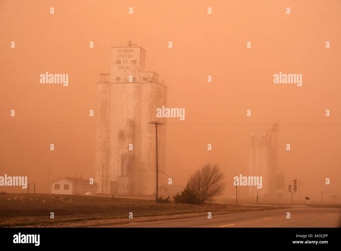 Huge grain elevators hi-res stock photography and images - Alamy