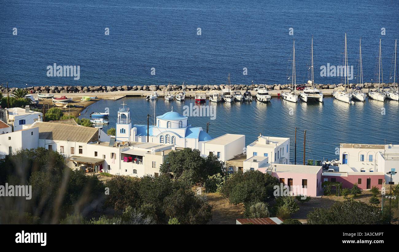 Coastal town view with harbour and typical Greek architecture, Pali ...