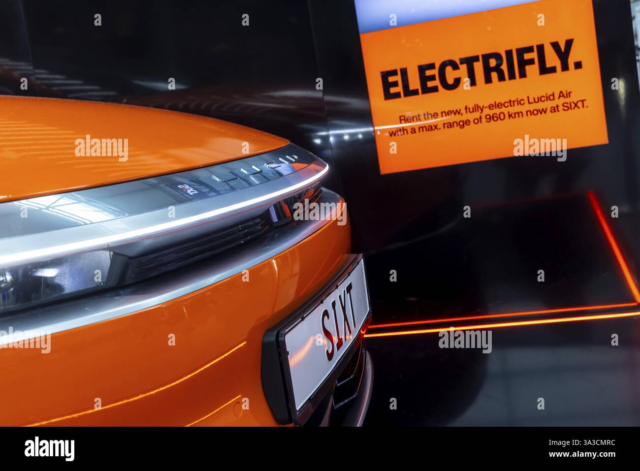 Cars vehicles check in hi-res stock photography and images - Alamy