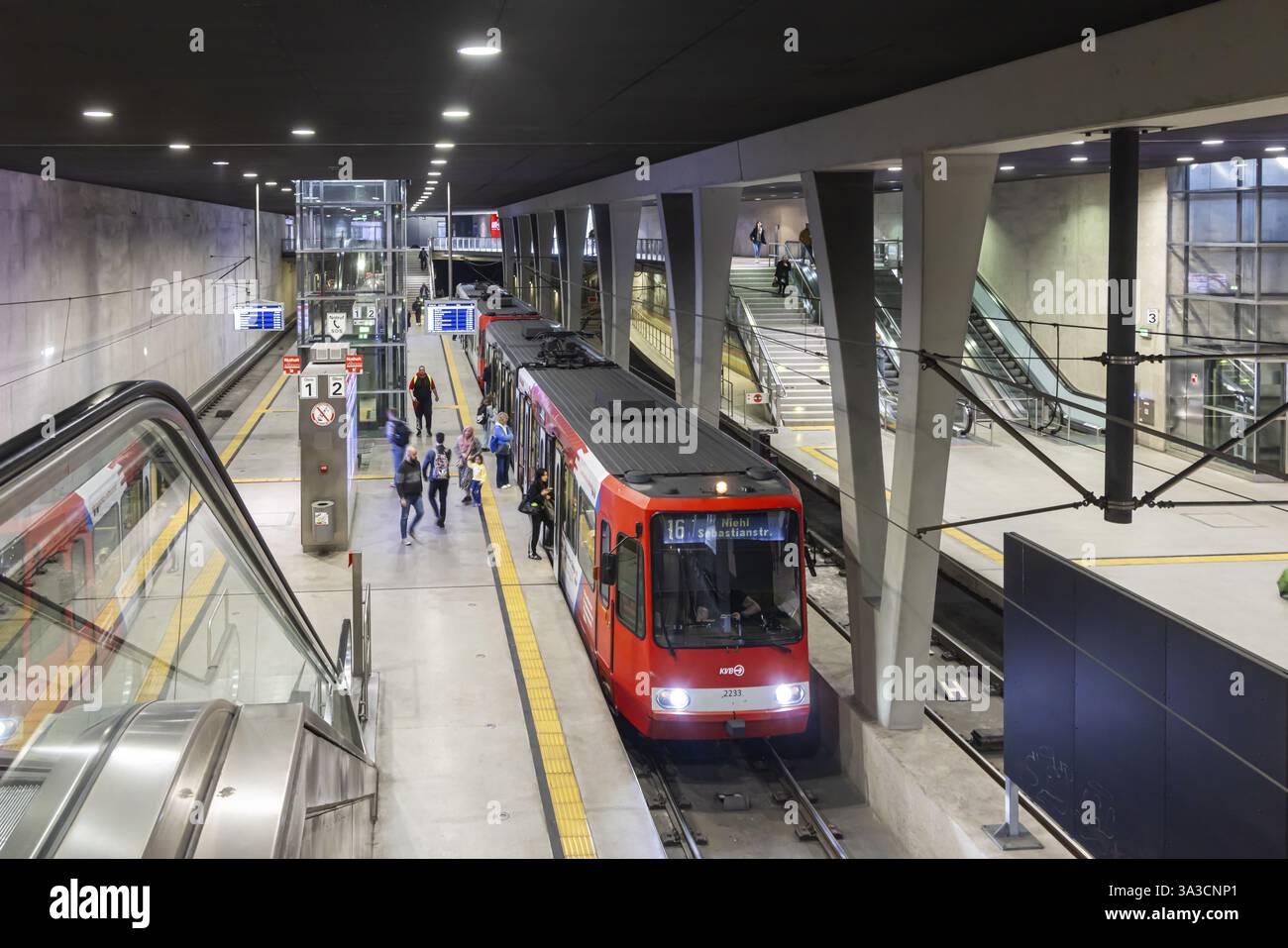 Modern architecture of the Breslauer Platz central railway station ...