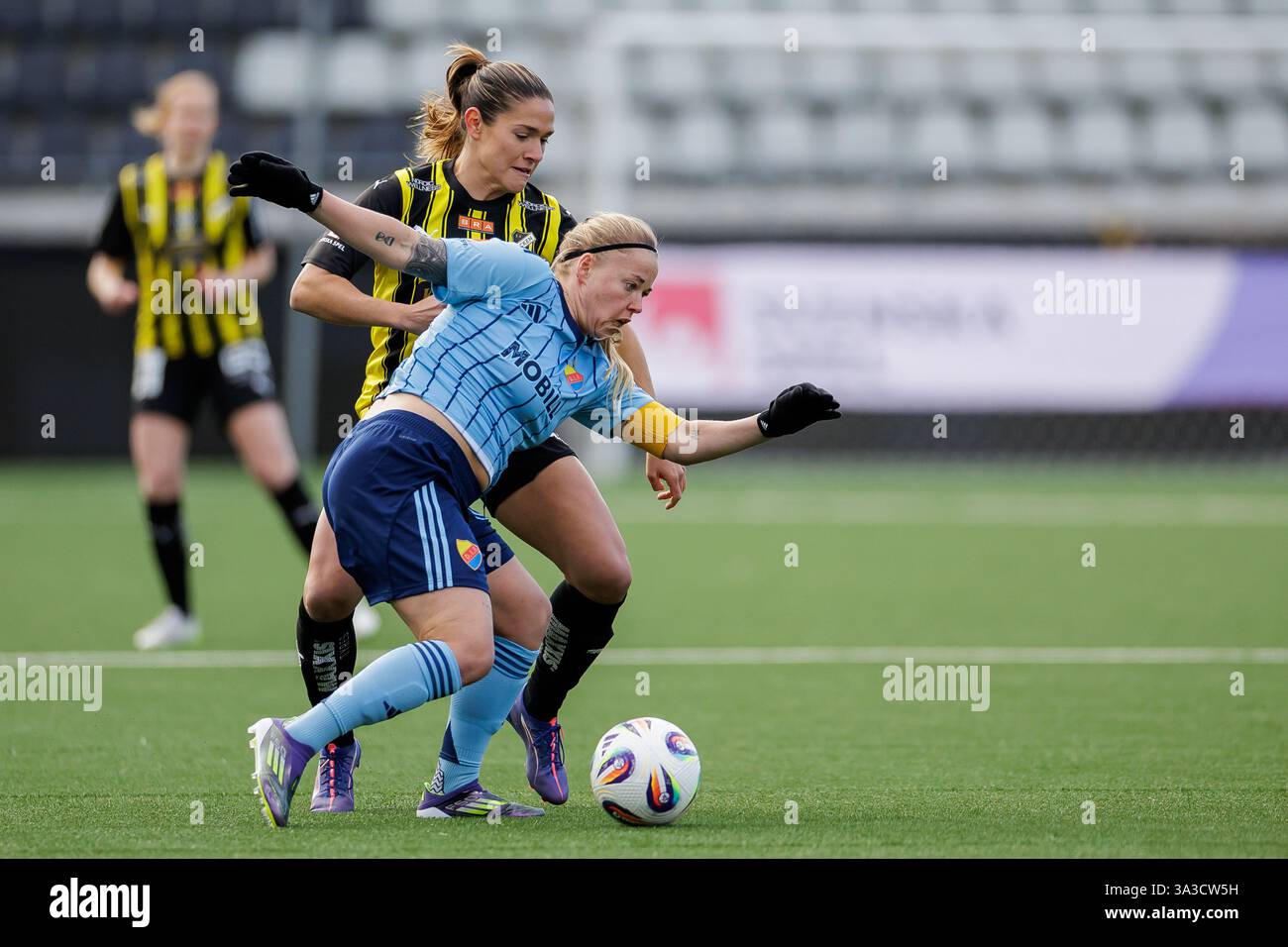 250315 Djurgårdens Therese Åsland och Häckens Mary Caroline ...