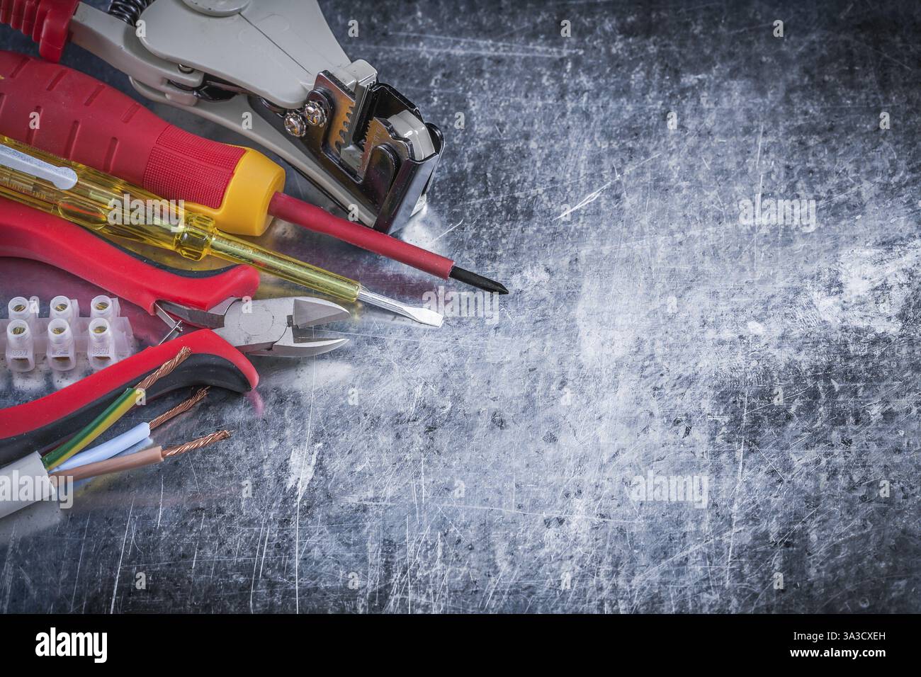 Wire strippers protection insulated turnscrew block clamp nippers ...