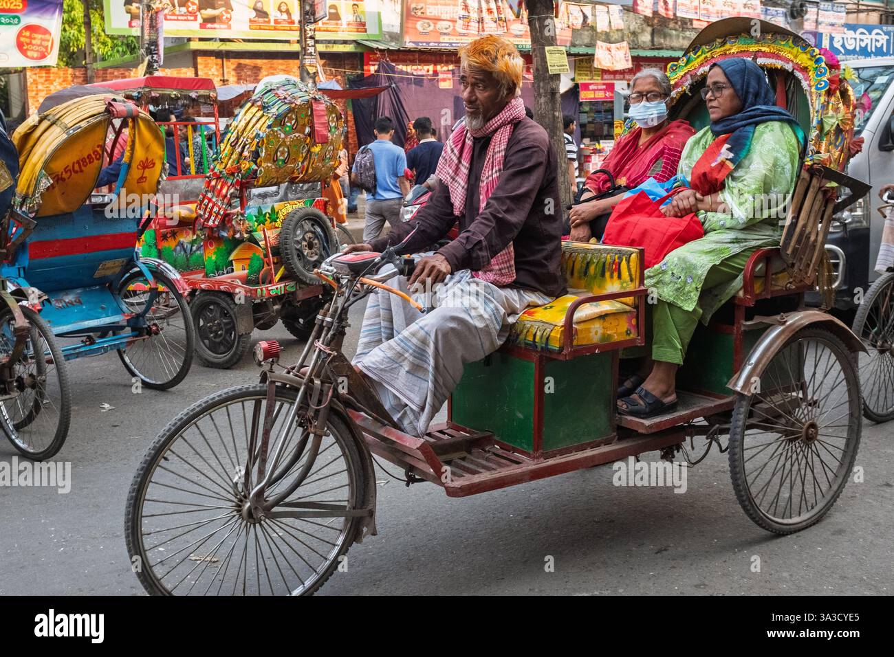 Daily street life in Busy Dhaka, Bangladesh Stock Photo - Alamy