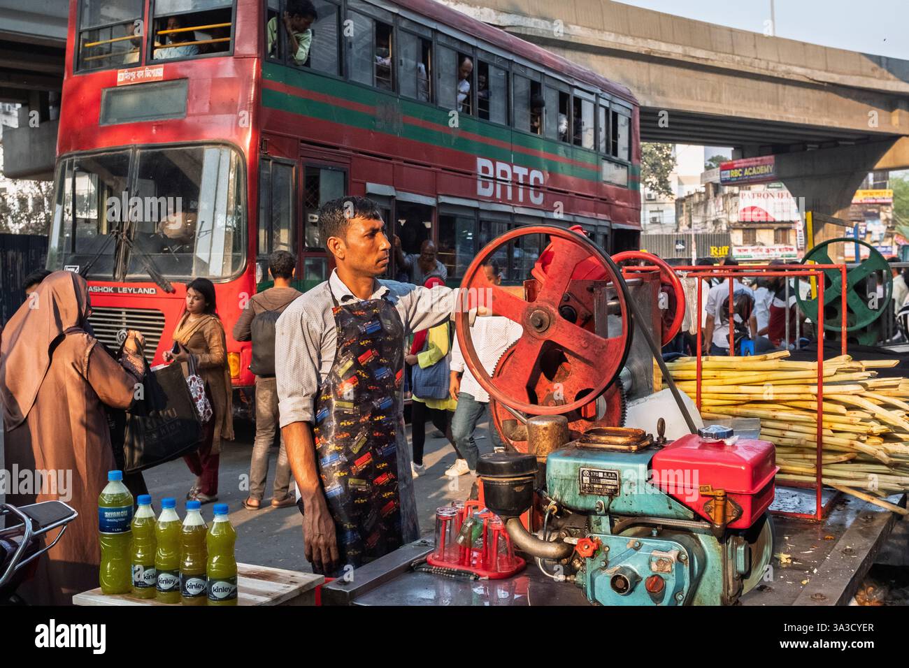Daily street life in Busy Dhaka, Bangladesh Stock Photo - Alamy