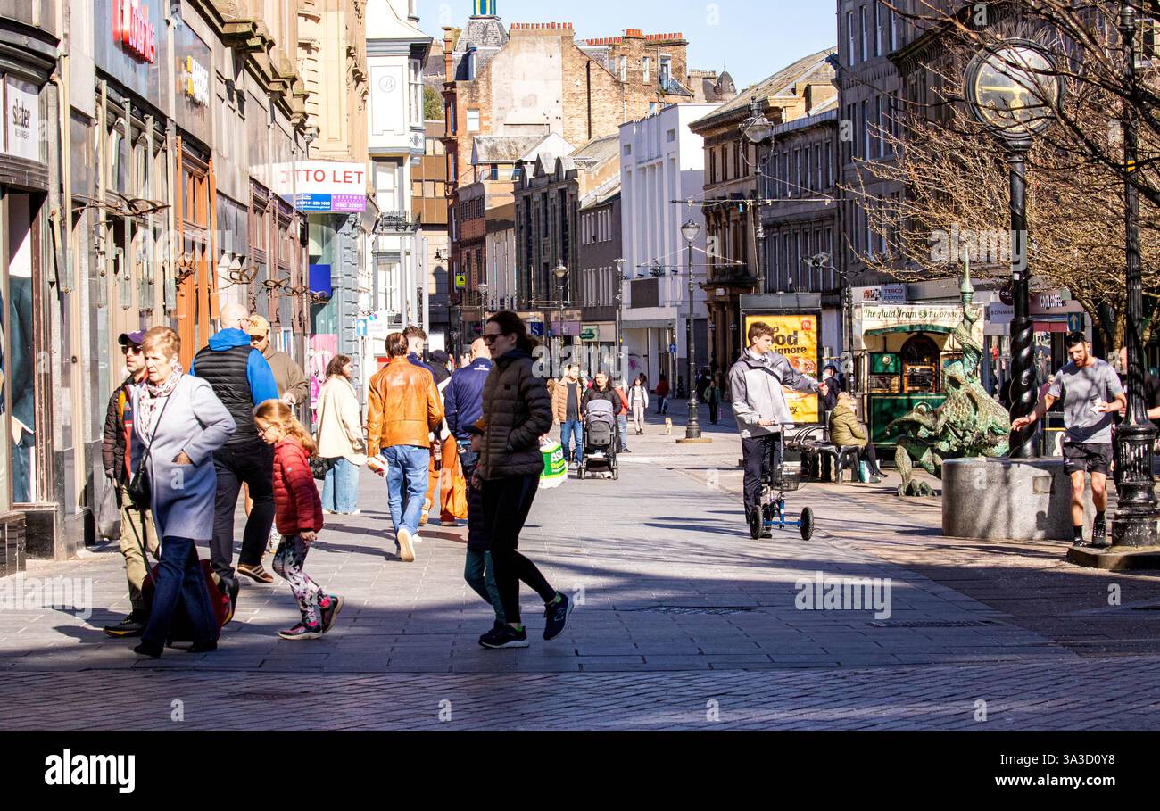 Dundee, Tayside, Scotland, UK. 15th Mar, 2025. UK Weather: The bright ...