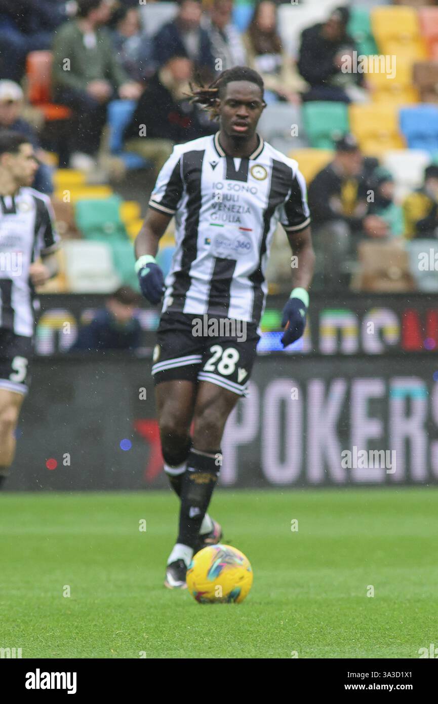 Udine, Italy. 15th Mar, 2025. Oumar Solet of Udinese FC play the ball ...