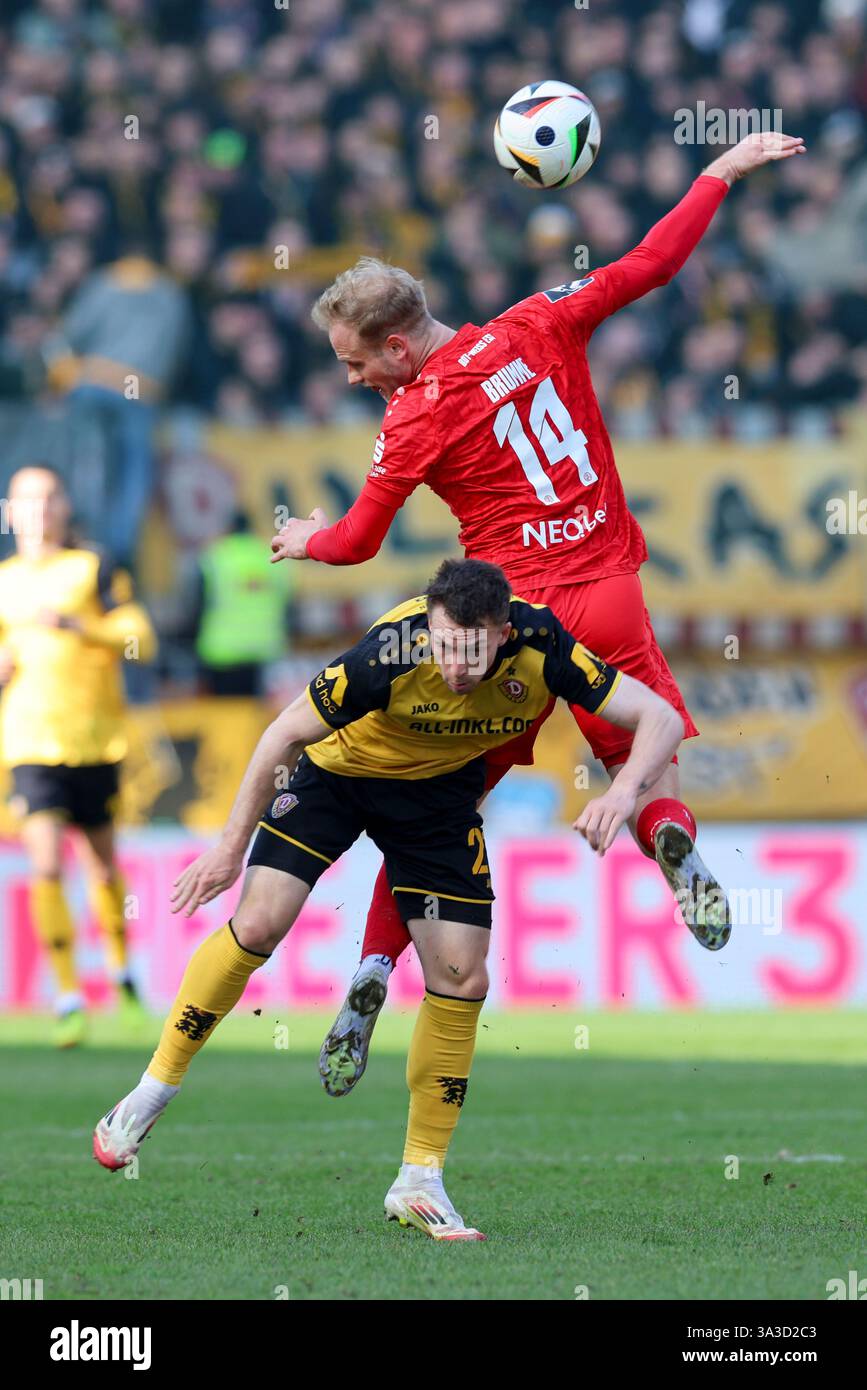 15 March 2025, North Rhine-Westphalia, Essen: Soccer: 3rd division, Rot ...