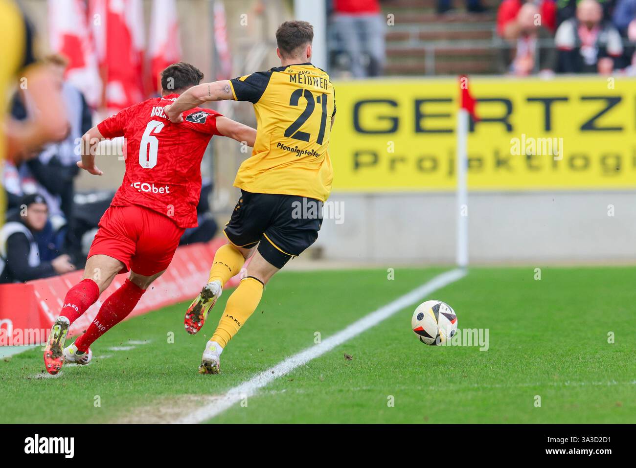 Essen, Germany. 15th Mar, 2025. Soccer: 3rd division, Rot-Weiss Essen ...