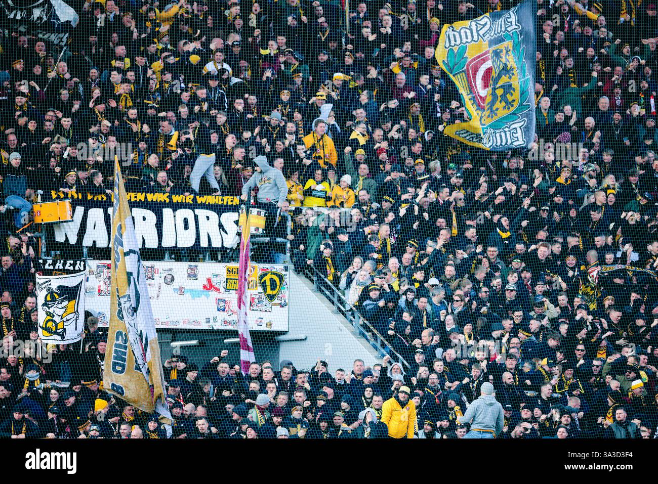 15 March 2025, North Rhine-Westphalia, Essen: Soccer: 3rd division, Rot ...