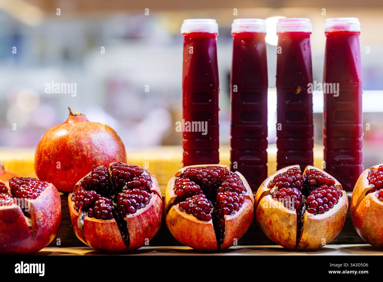 Fresh pomegranate juice with fruit – rich taste and natural freshness ...