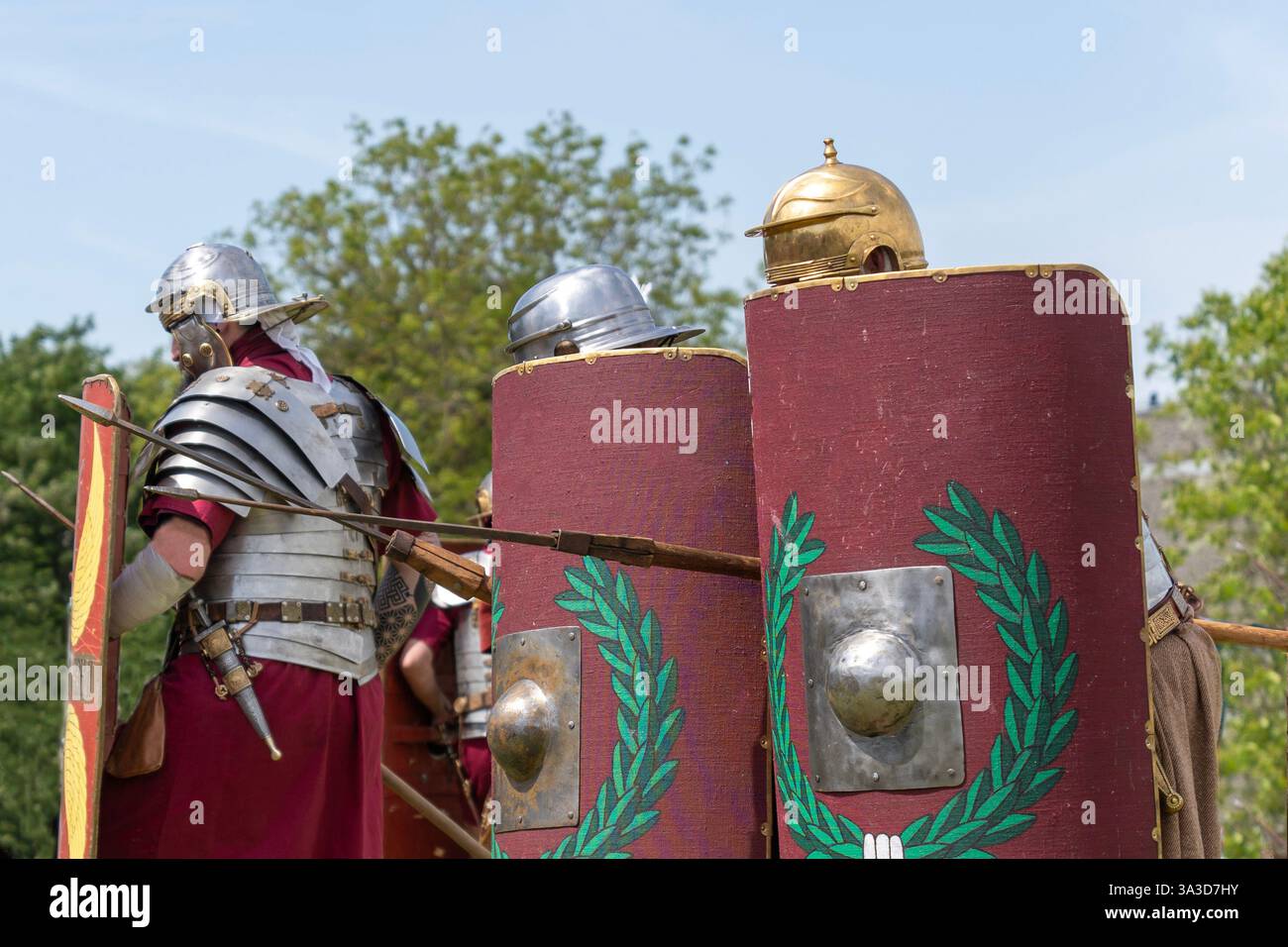 Roman legionary in metal hi-res stock photography and images - Alamy