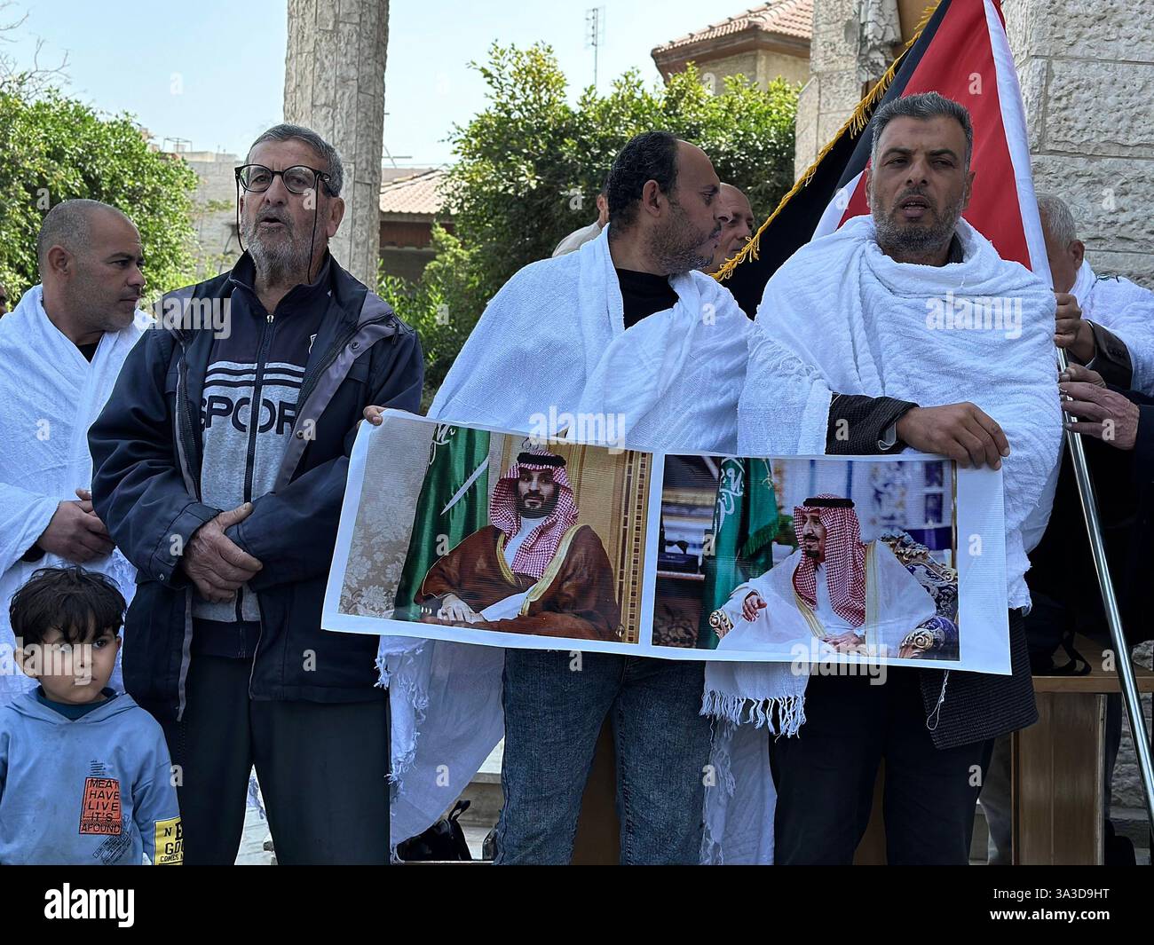 Palestinians participate in a press conference to appeal to Arab ...