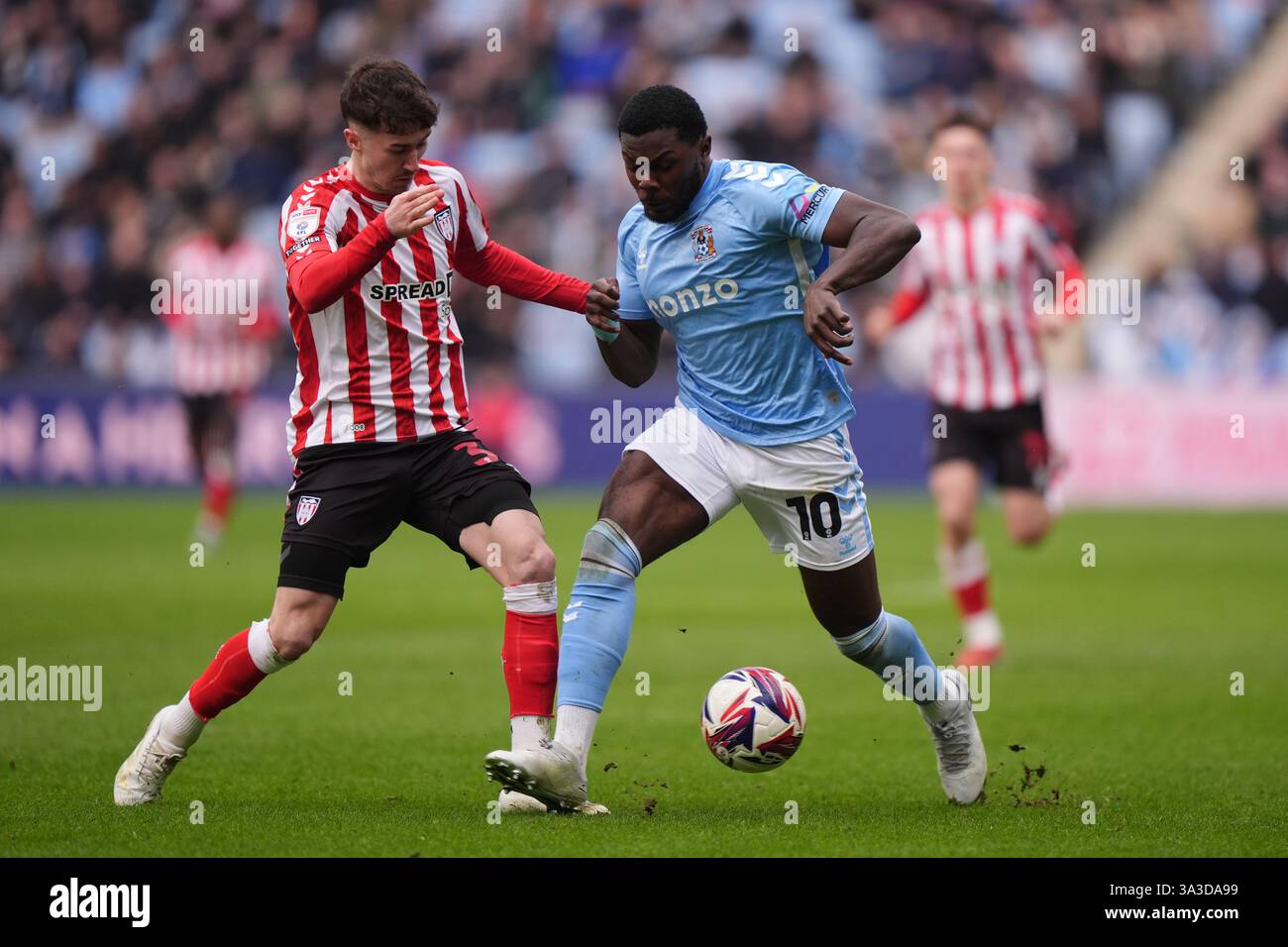 Coventry City's Ephron Mason-Clark (right) and Sunderland's Dennis ...