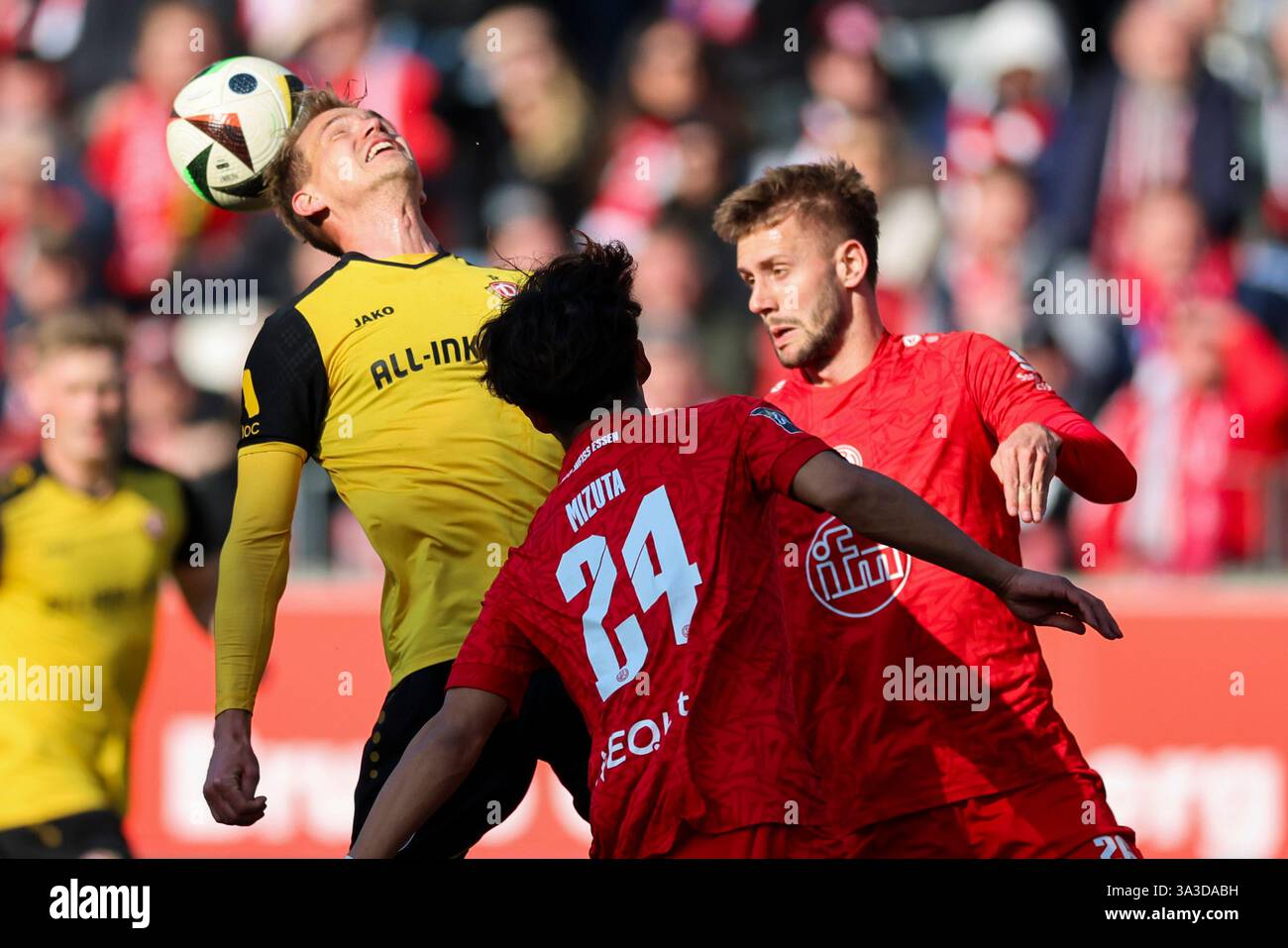 Essen, Germany. 15th Mar, 2025. Soccer: 3rd division, Rot-Weiss Essen ...