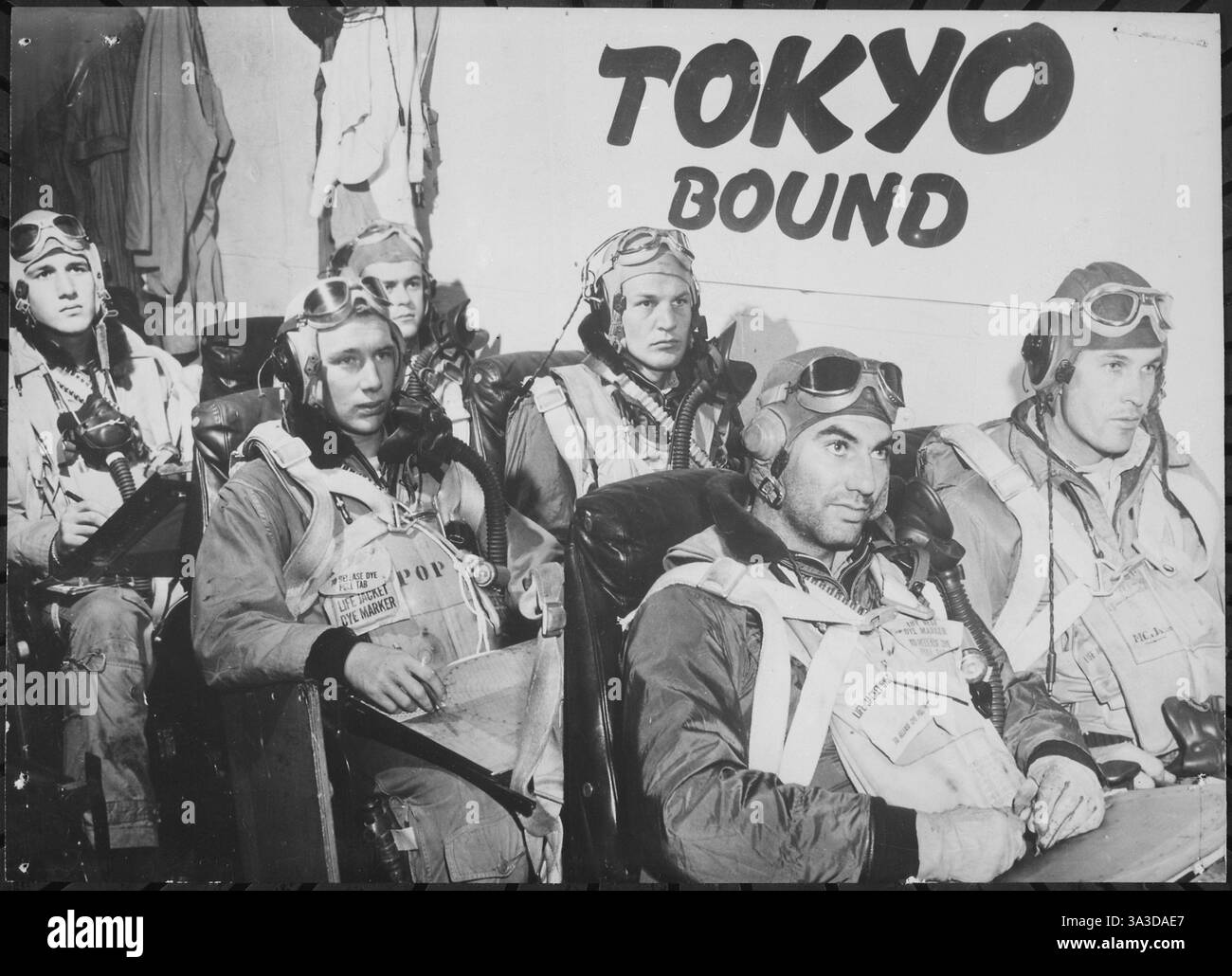 WWII pilots - "Pilots aboard a U.S. Navy aircraft carrier receive last ...