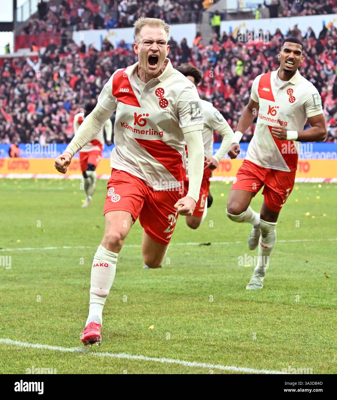 Mainz, Germany. 15th Mar, 2025. Soccer: Bundesliga, FSV Mainz 05 - SC ...