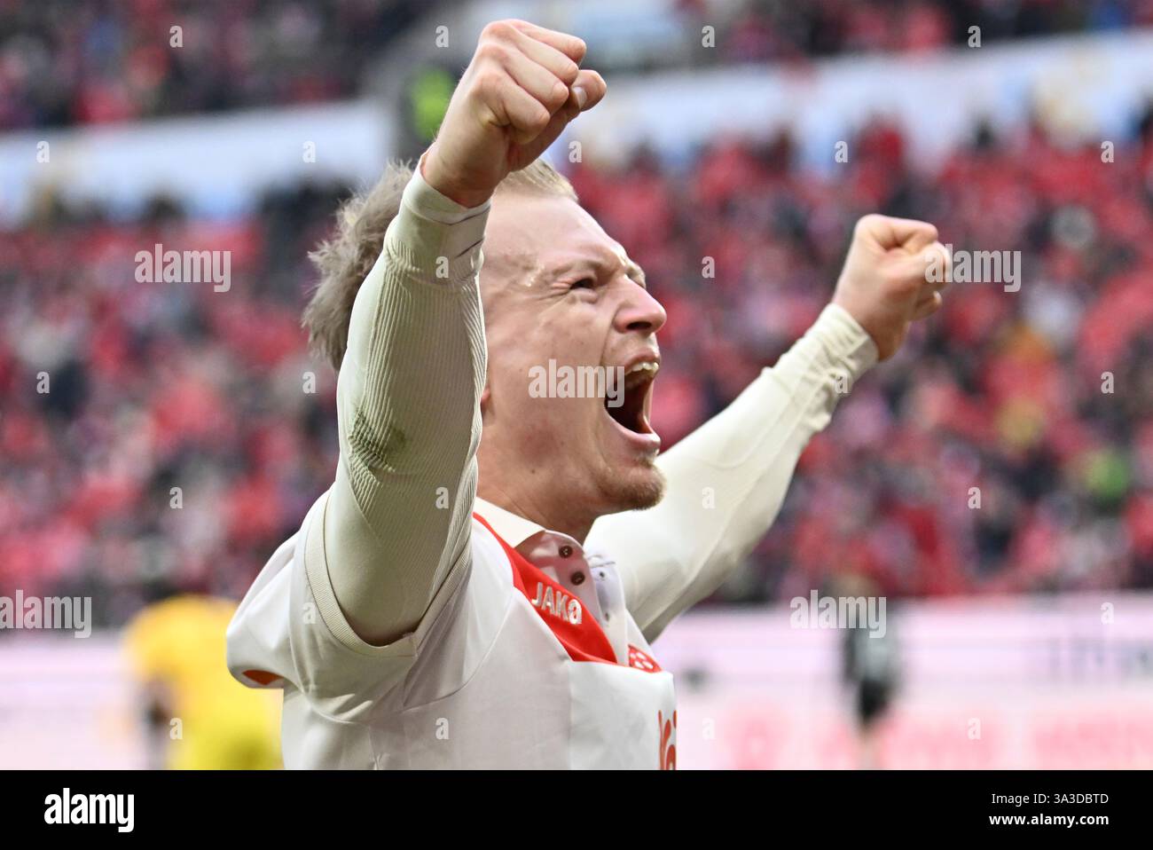 Mainz, Germany. 15th Mar, 2025. Soccer: Bundesliga, FSV Mainz 05 - SC ...