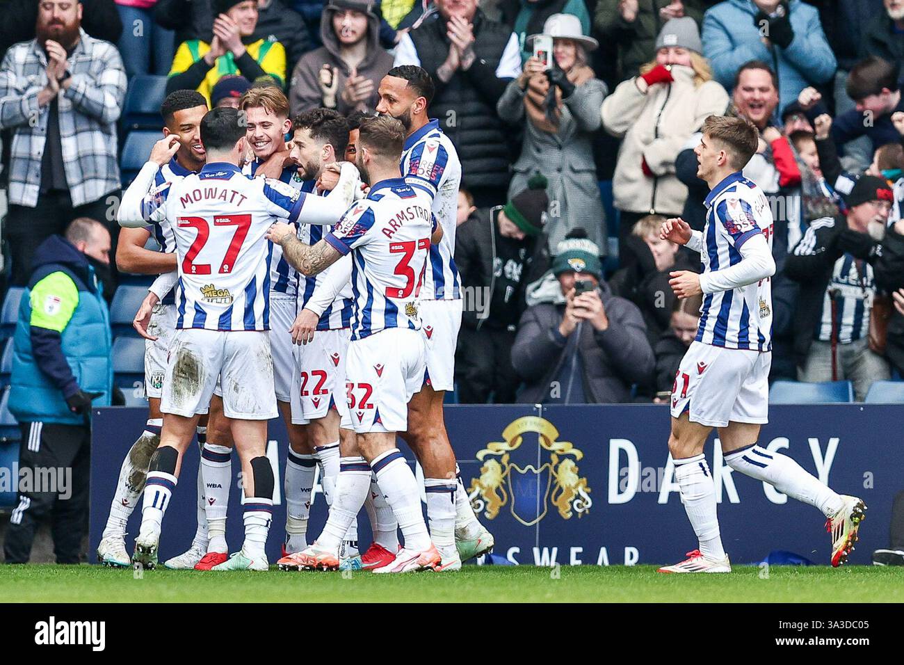 #21, Isaac Price of WBA (3rd left facing camera) celebrates his goal ...