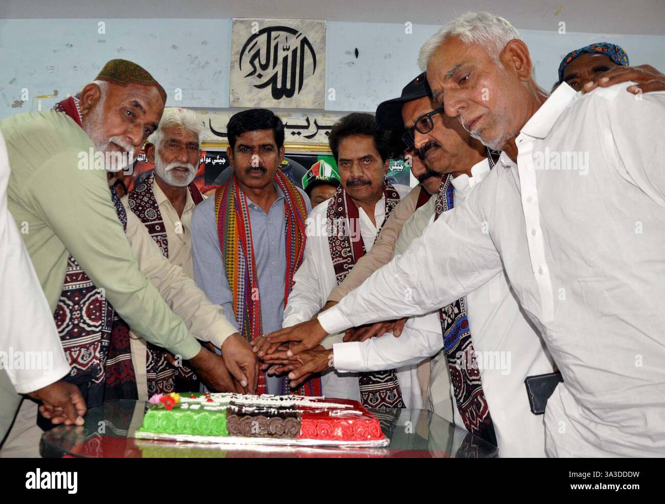Members of Peoples Party Shaheed Bhutto (PPP-SB) are cutting cake ...