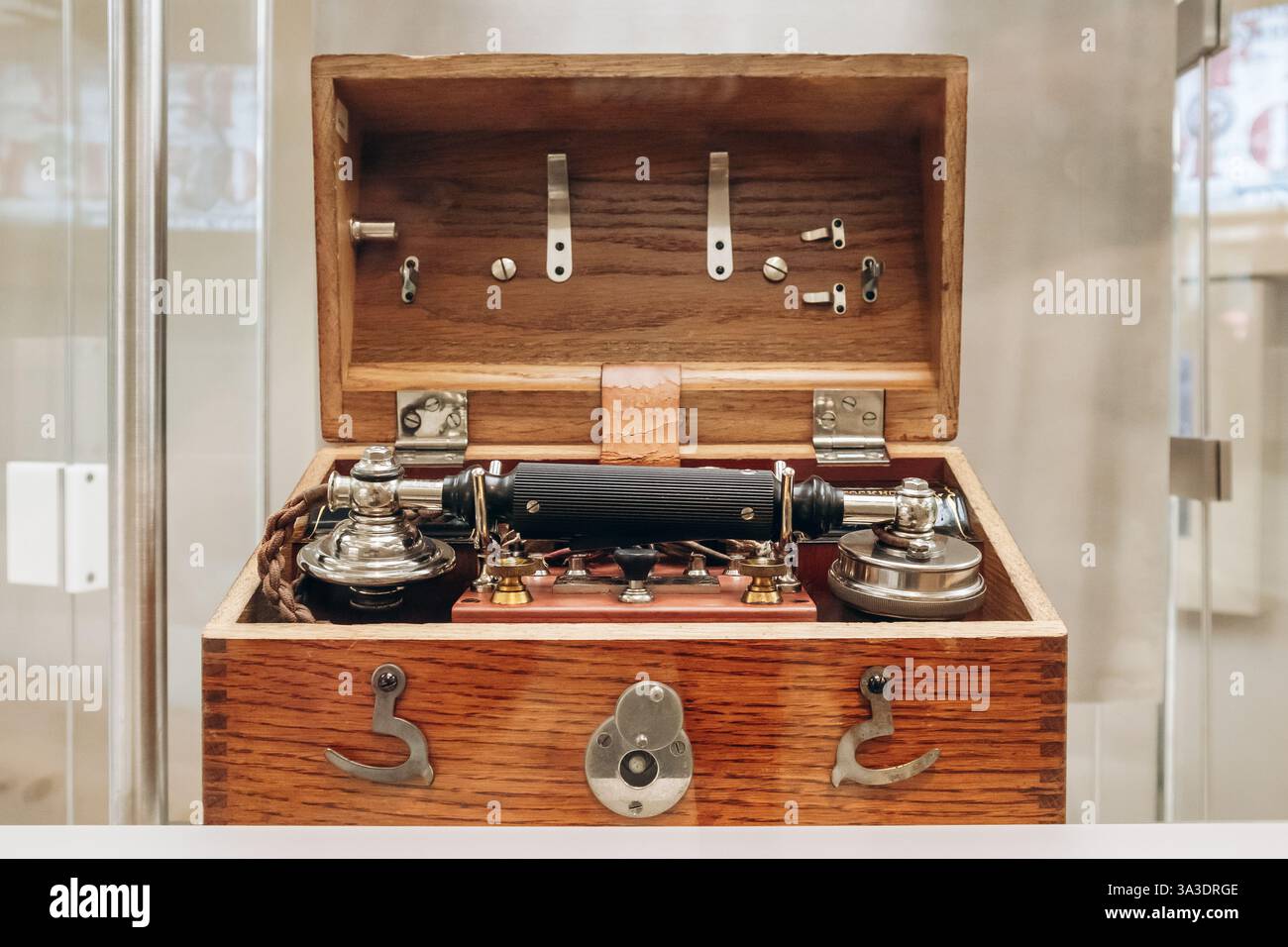 Telegraph machine hi-res stock photography and images - Alamy