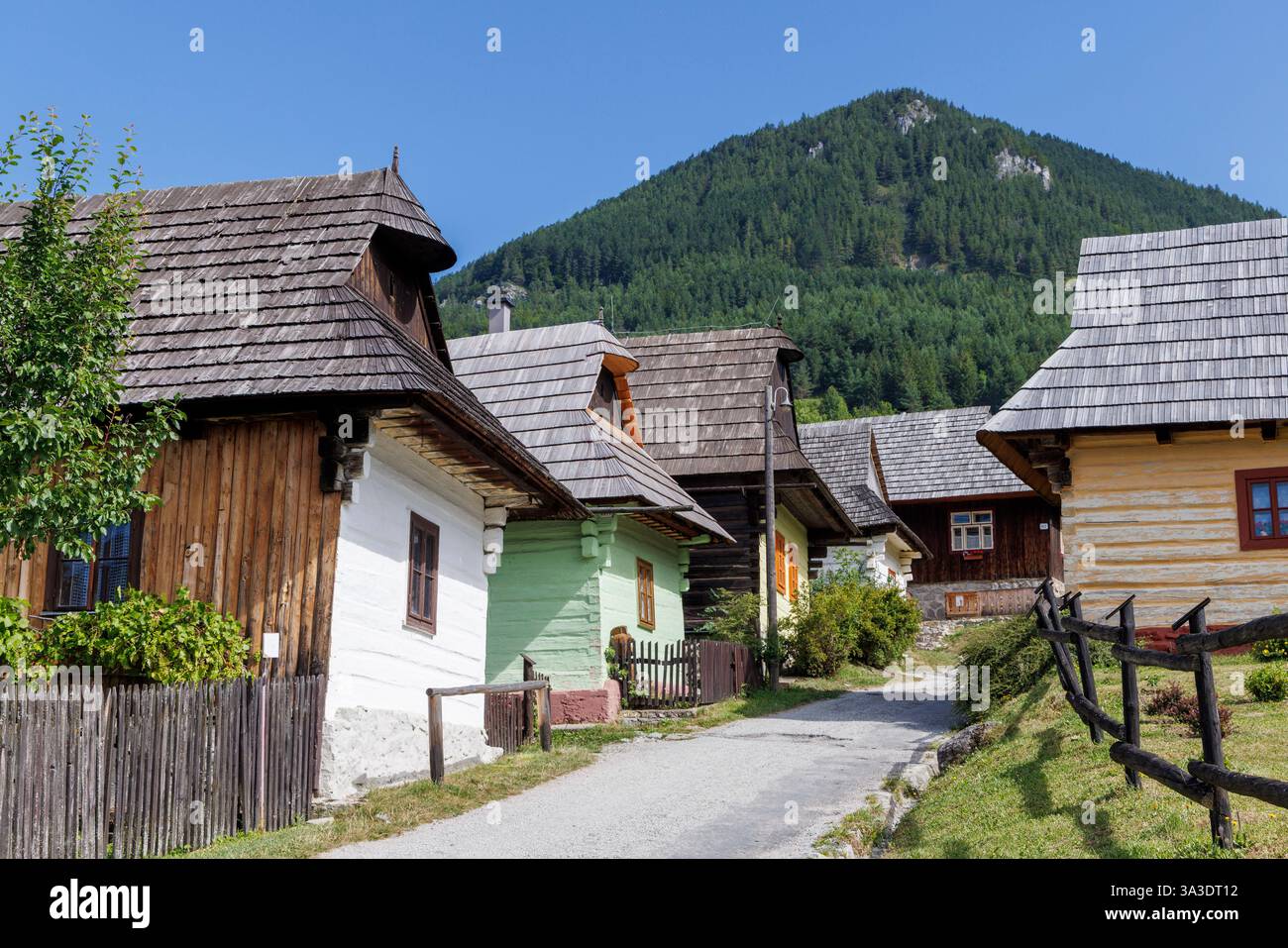 Folk architecture village Vlkolinec, Slovakia Stock Photo - Alamy
