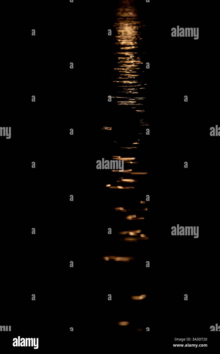 Moonlight reflecting on water hi-res stock photography and images - Alamy