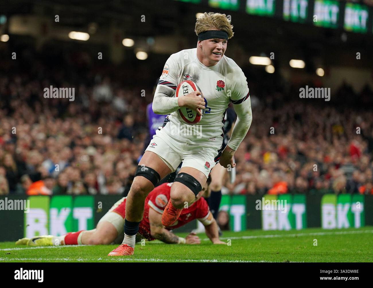 England's Henry Pollock scores a try during the Guinness Men's Six ...