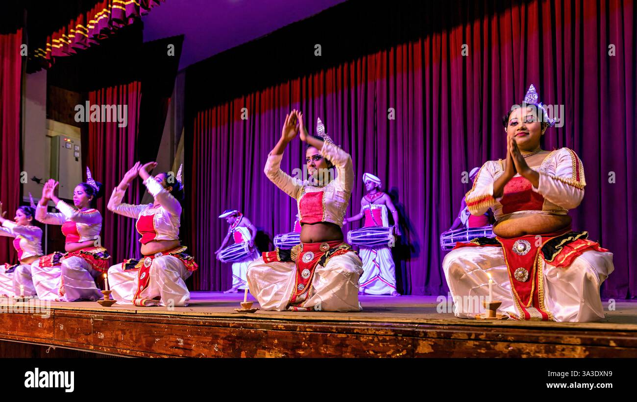 People at the ceremony of the Kandy Dance Stock Photo - Alamy