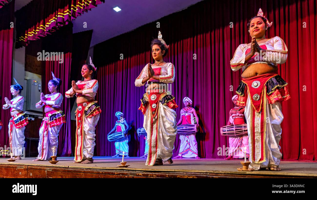 People at the ceremony of the Kandy Dance Stock Photo - Alamy