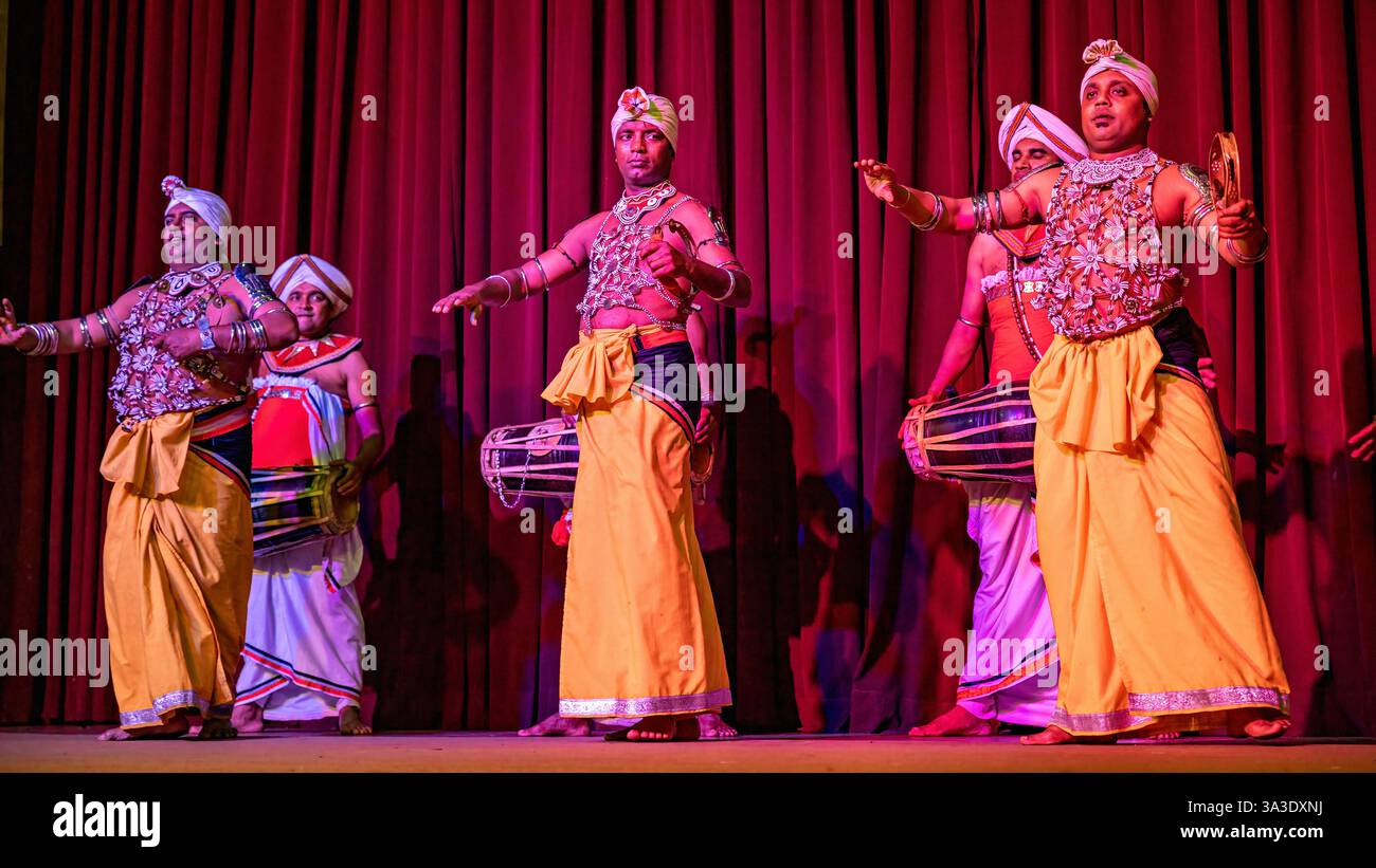 People at the ceremony of the Kandy Dance Stock Photo - Alamy
