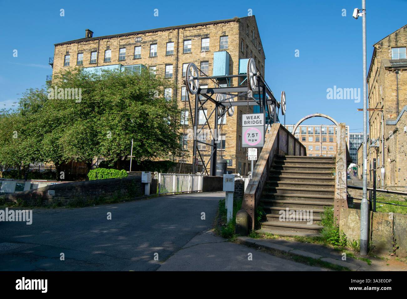 Turnbridge Road Lift Bridge, Huddersfield Stock Photo - Alamy