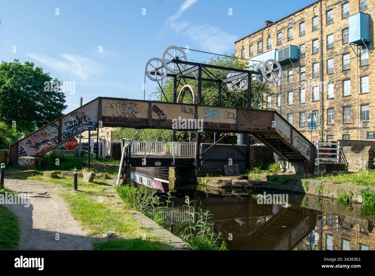 Turnbridge Lift Bridge, Huddersfield Stock Photo - Alamy