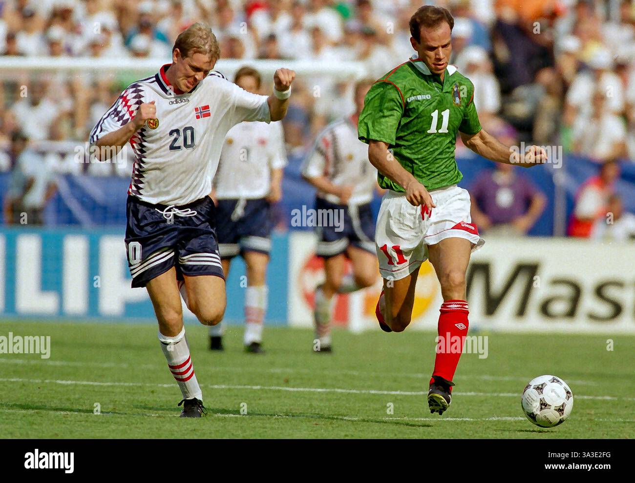 1994 FIFA World Cup, Opening game in Washington, D.C. at RFK Stadium, Norway vs. Mexico Stock ...