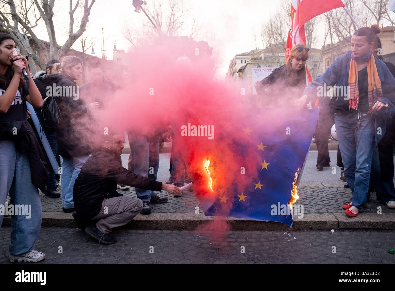 Rome, Rm, Italy. 15th Mar, 2025. Thousands take part in the march ...