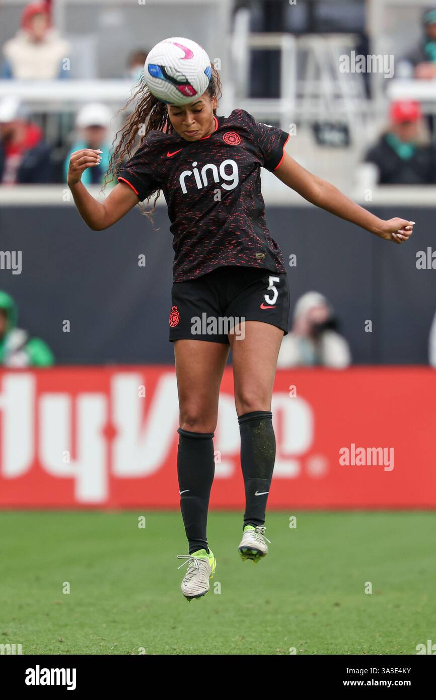 Kansas City, MO, USA. 15th Mar, 2025. Portland Thorns FC defender ...