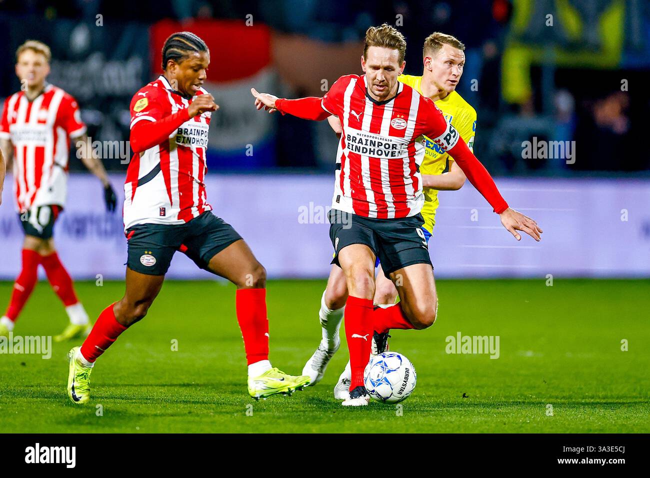 Waalwijk, Netherlands. 15th Mar, 2025. WAALWIJK, 15-03-2025. Mandemakers stadium. Dutch ...