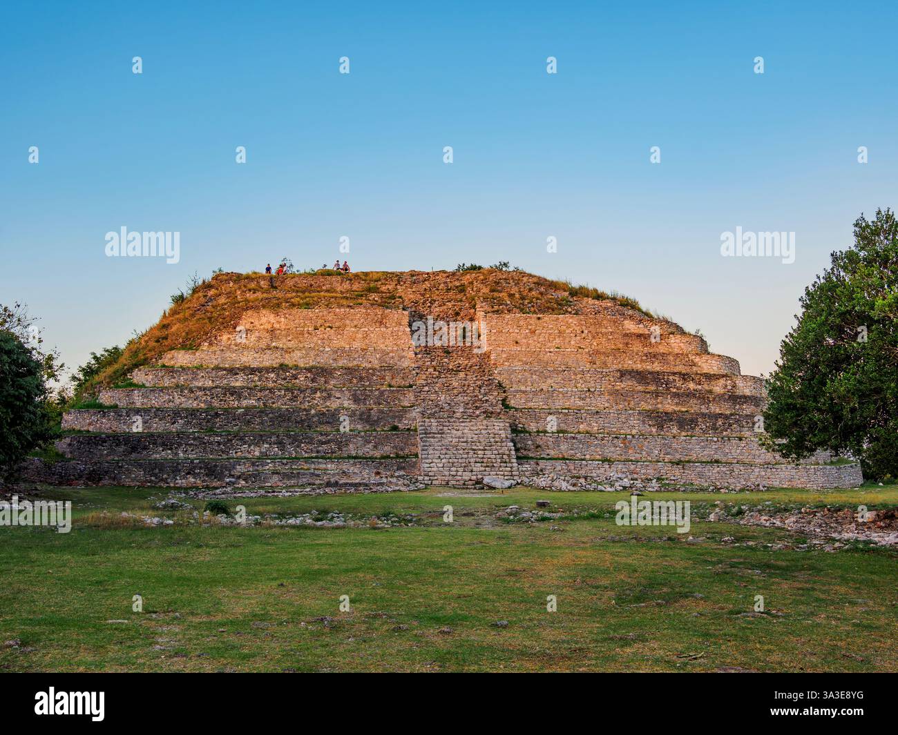 Kinich Kak Moo Mayan Pyramid at sunset, Izamal, Yucatan State, Mexico ...