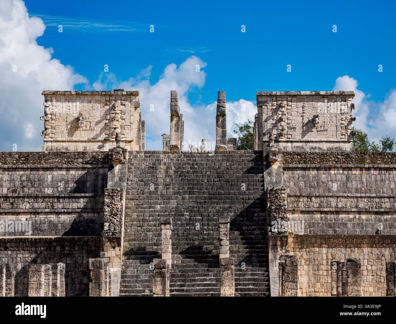 Temple of the Warriors, Chichen Itza, Yucatan State, Mexico Stock Photo ...