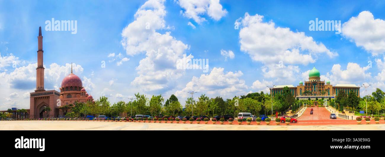 Putra square with Putra Mosque and Prime Minister's office palace in ...