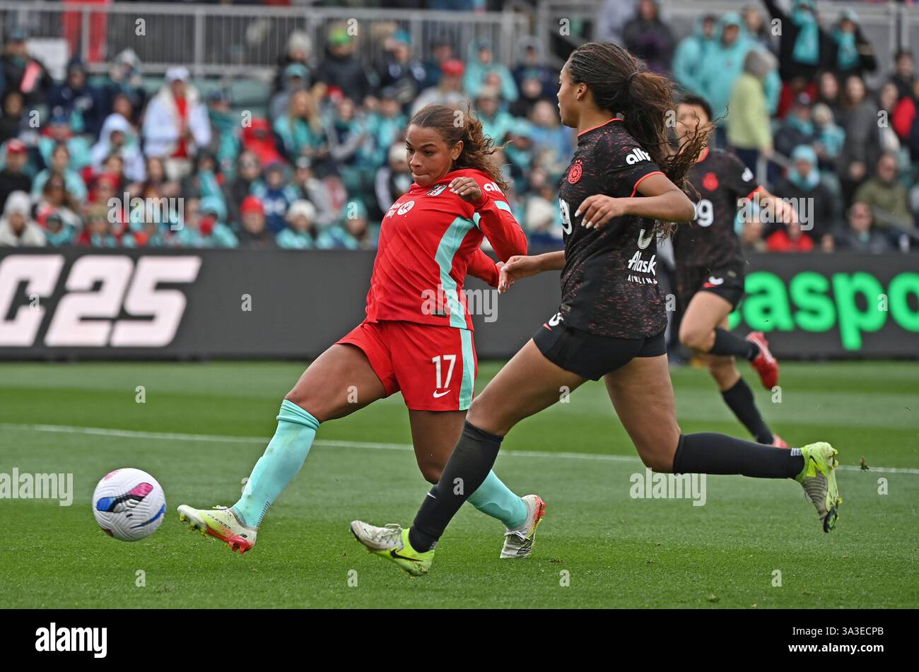 Kansas City Current forward Michelle Cooper (17) shoots the ball on ...