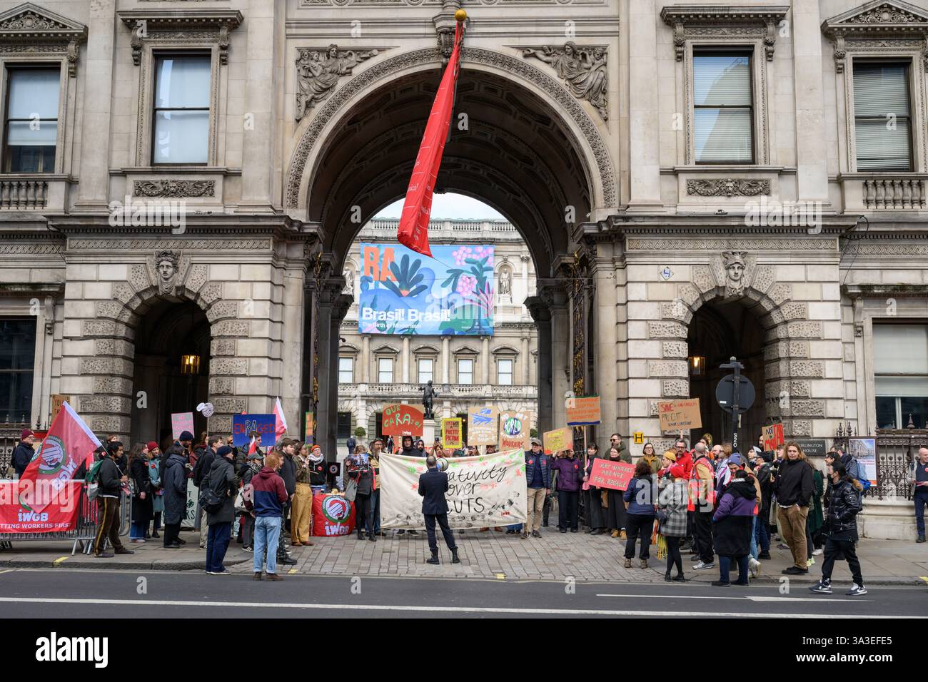 Staff protested outside the Royal Academy of Arts (RAA), demonstrating ...