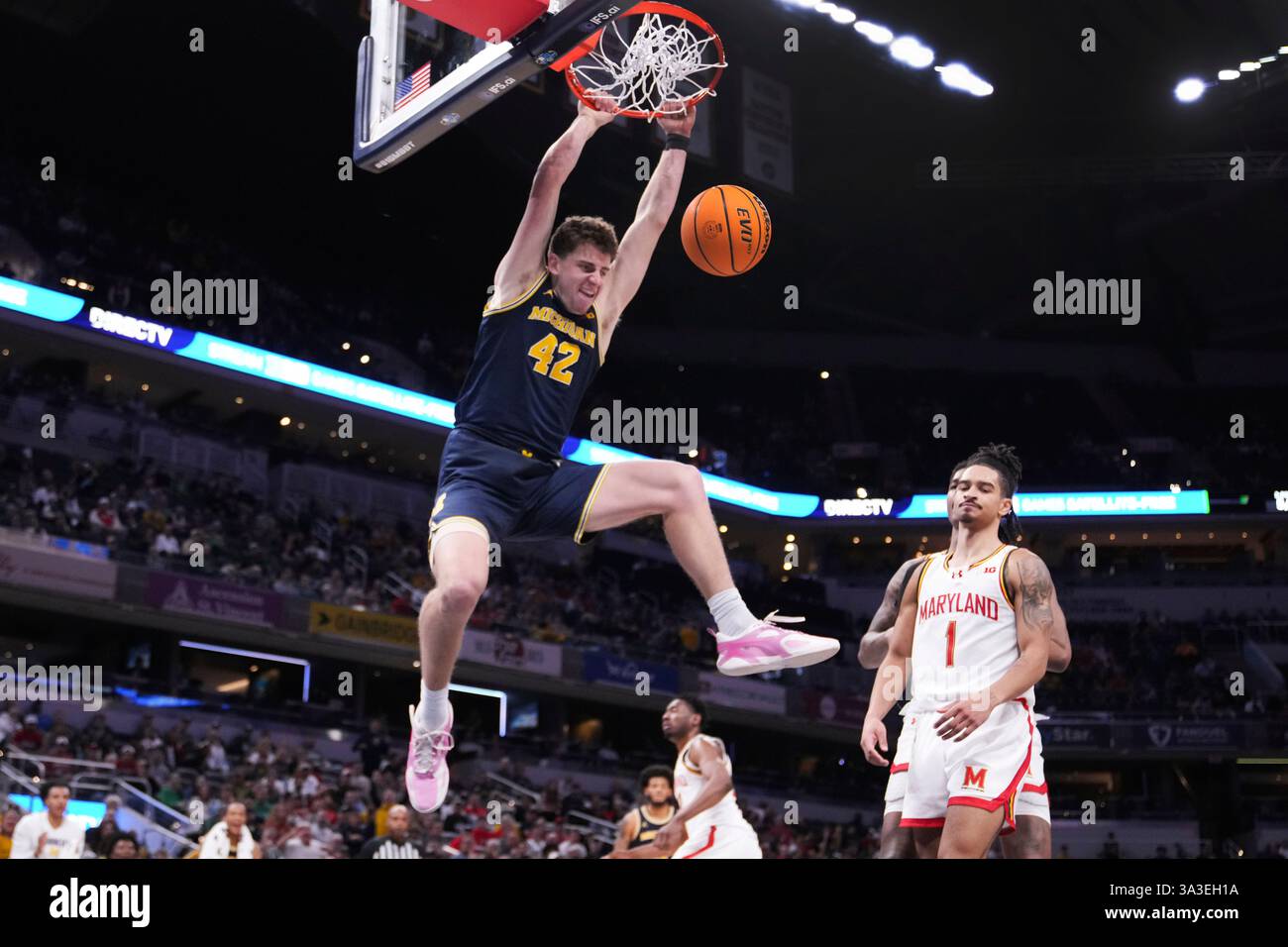 Michigan Wolverines forward Will Tschetter (42) dunks on Maryland guard ...