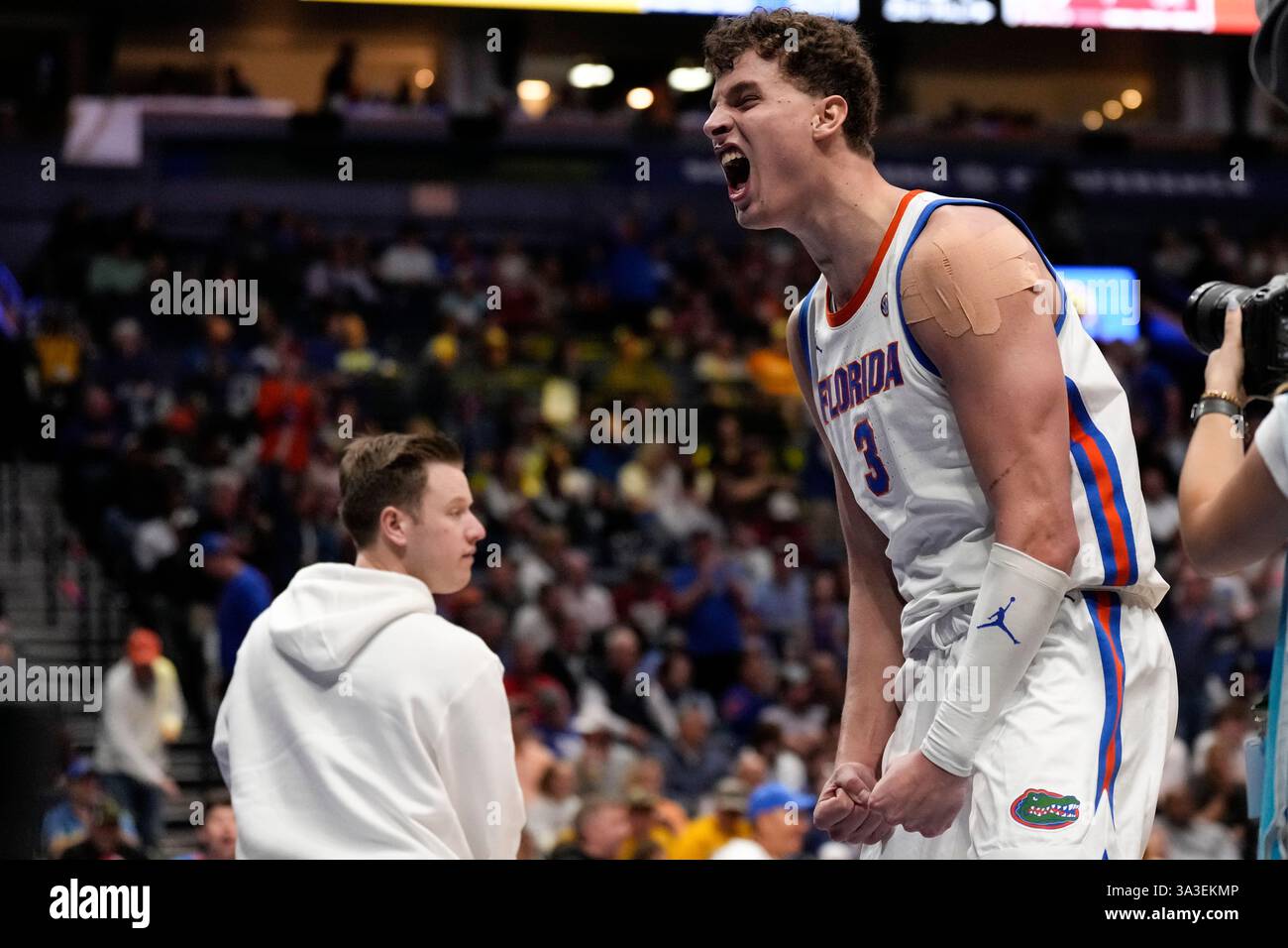 Florida center Micah Handlogten (3) reacts to a basket against Alabama ...