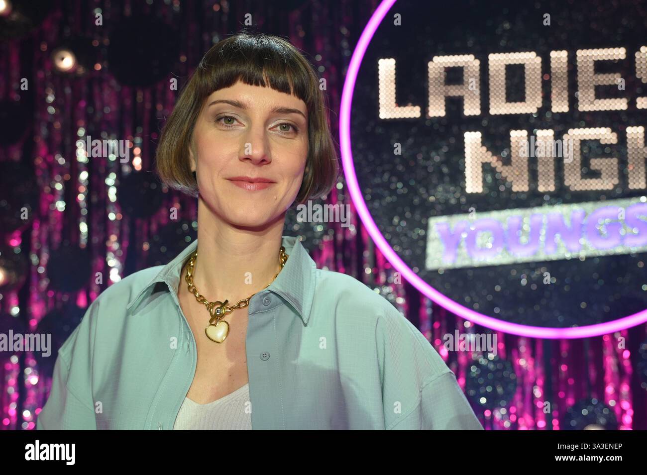 Comedian Sandra Schmidt zu Gast bei Ladies Night Youngstars, die ...