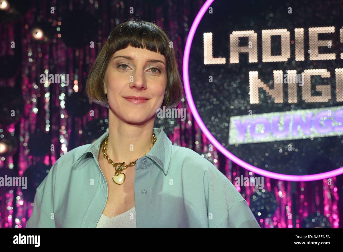 Comedian Sandra Schmidt zu Gast bei Ladies Night Youngstars, die ...