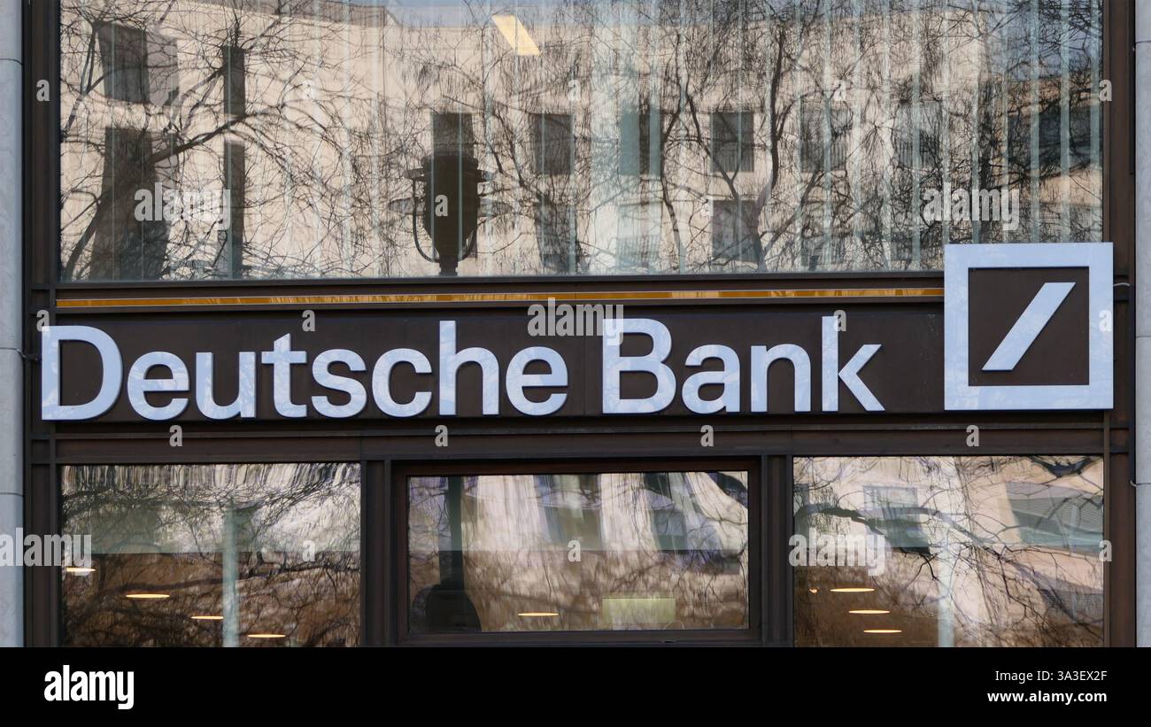 Berlin deutsche bank building hi-res stock photography and images - Alamy