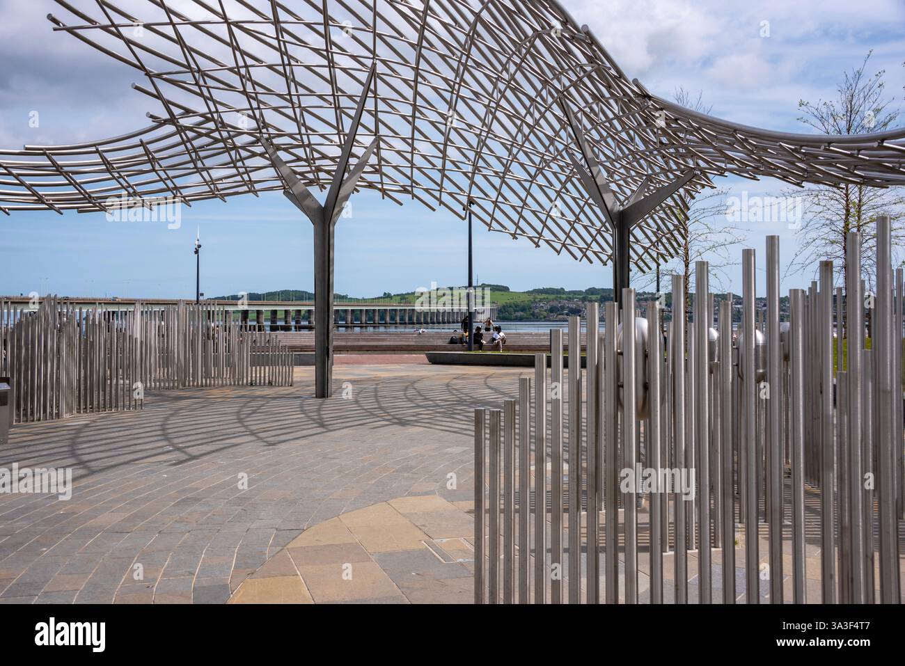 The Tay Whale sculpture by Lee Simmons, Waterfront Place, Dundee ...