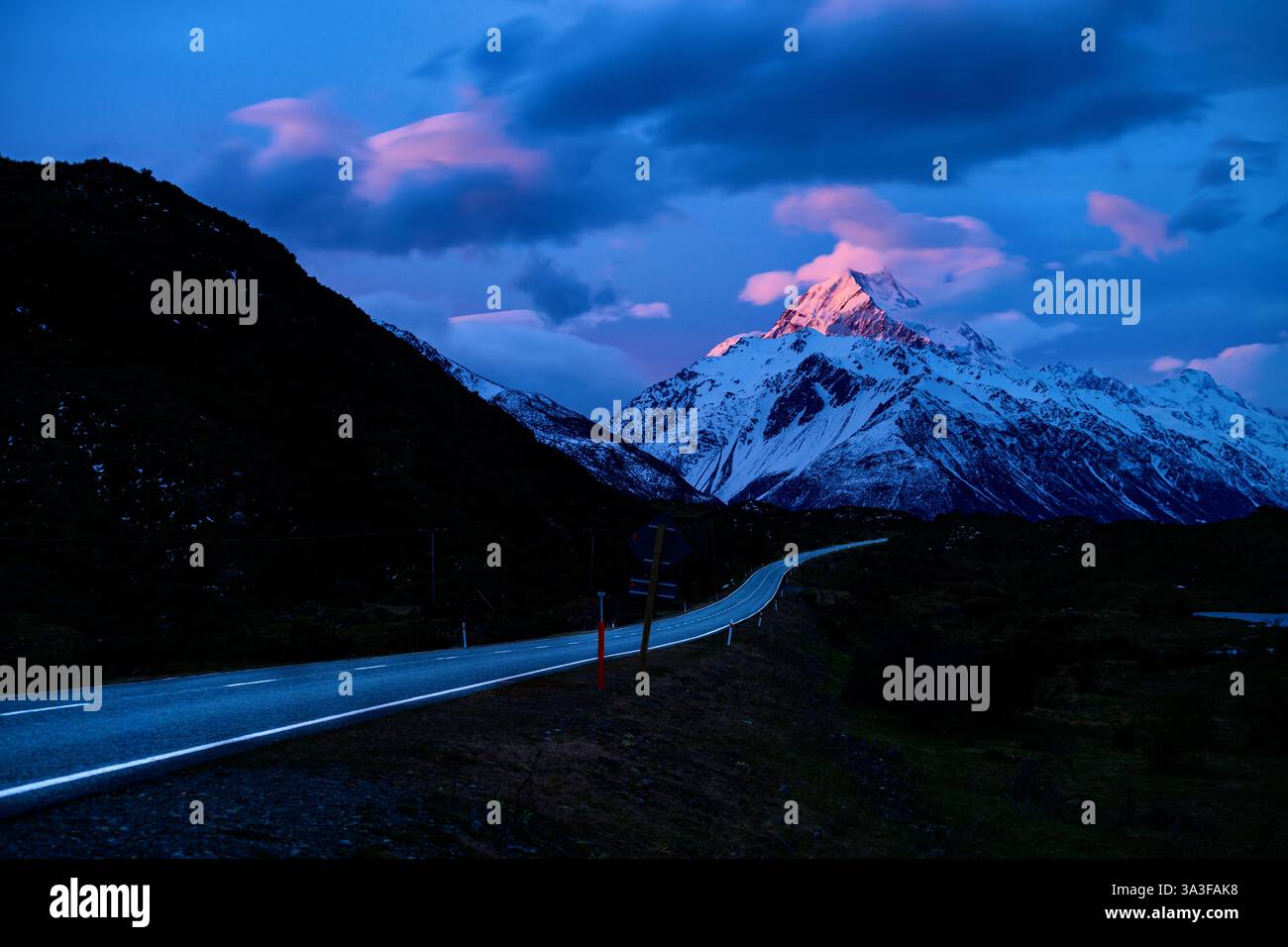 South island aoraki mt cook national park hi-res stock photography and ...